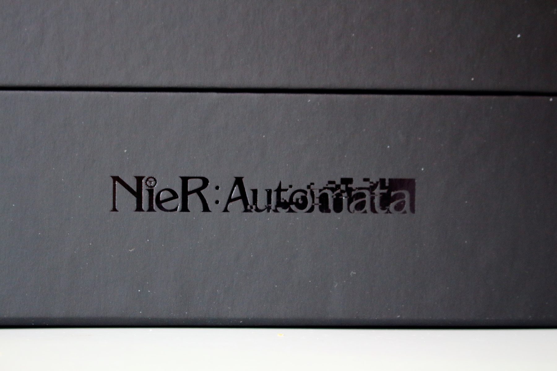 Unboxing de l'Édition Collector Black Box de NieR: Automata